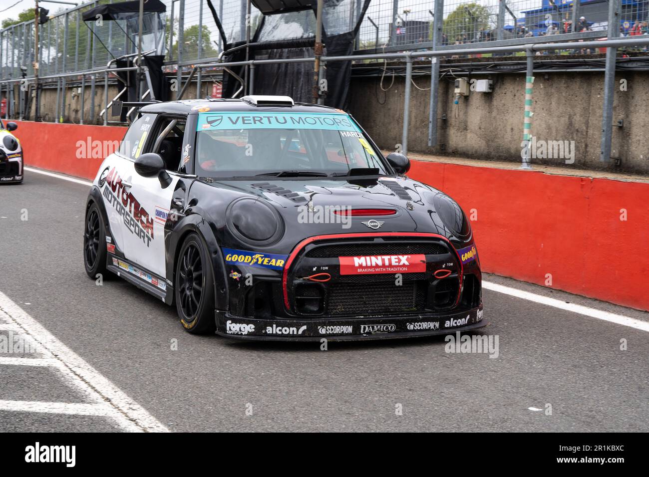 The Vertu Motors Mini Challenge at Brands Hatch, Longfield, England on ...