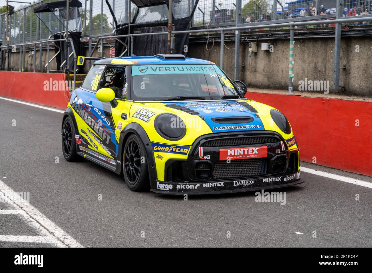 The Vertu Motors Mini Challenge at Brands Hatch, Longfield, England on ...