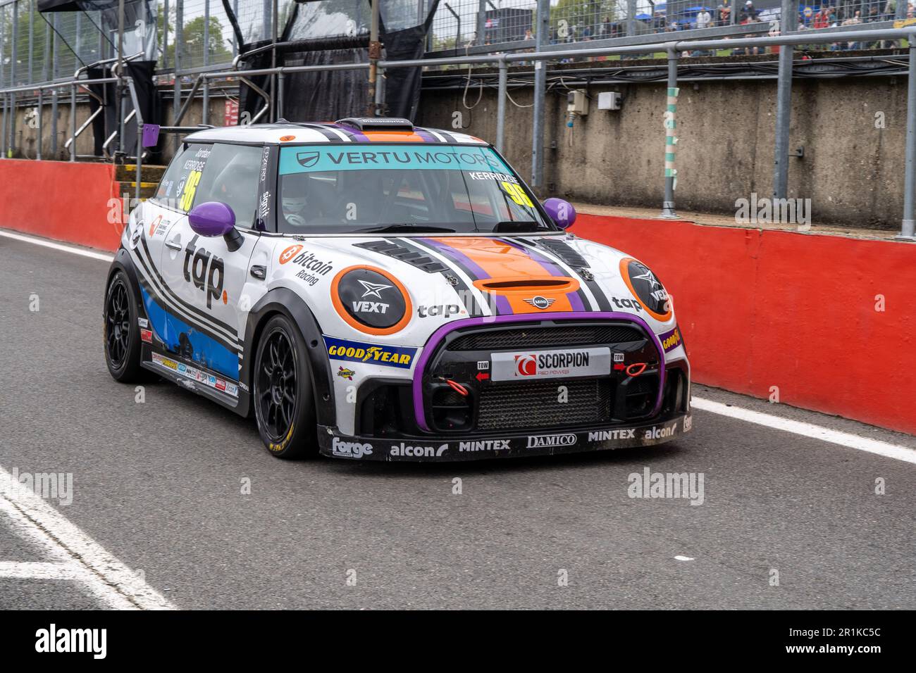 The Vertu Motors Mini Challenge at Brands Hatch, Longfield, England on ...