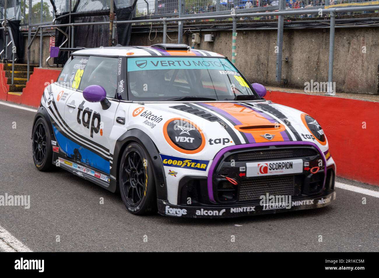 The Vertu Motors Mini Challenge at Brands Hatch, Longfield, England on ...