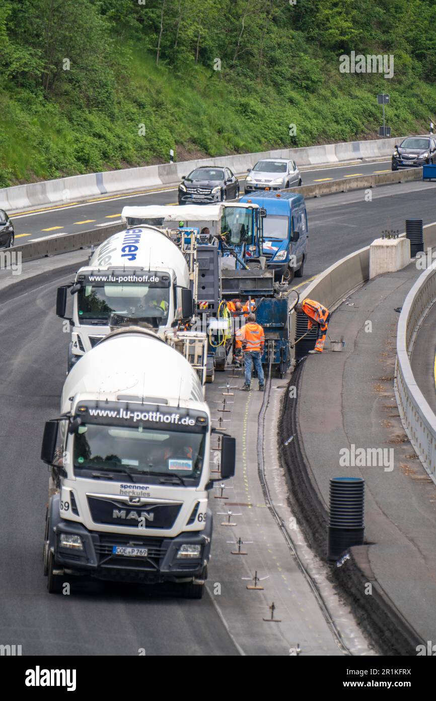 Motorway construction site on the A52 in Essen, basic renovation of ...