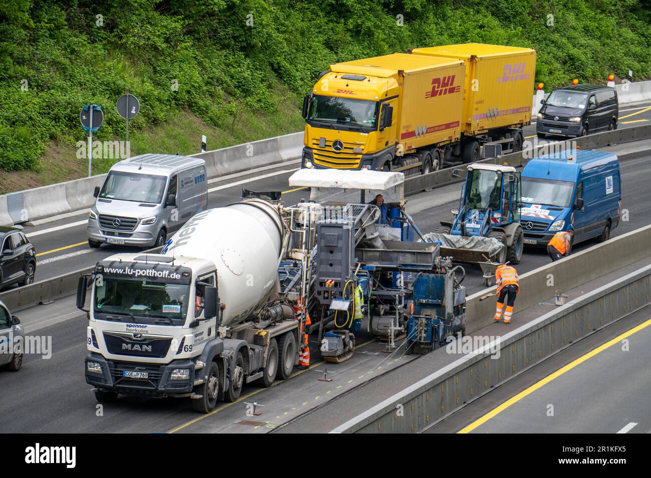 Motorway construction site on the A52 in Essen, basic renovation of ...