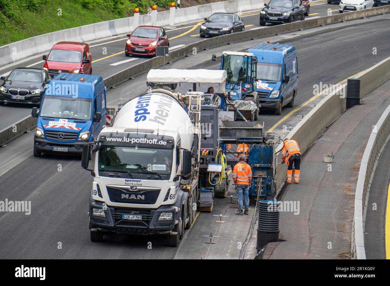 Motorway construction site on the A52 in Essen, basic renovation of ...