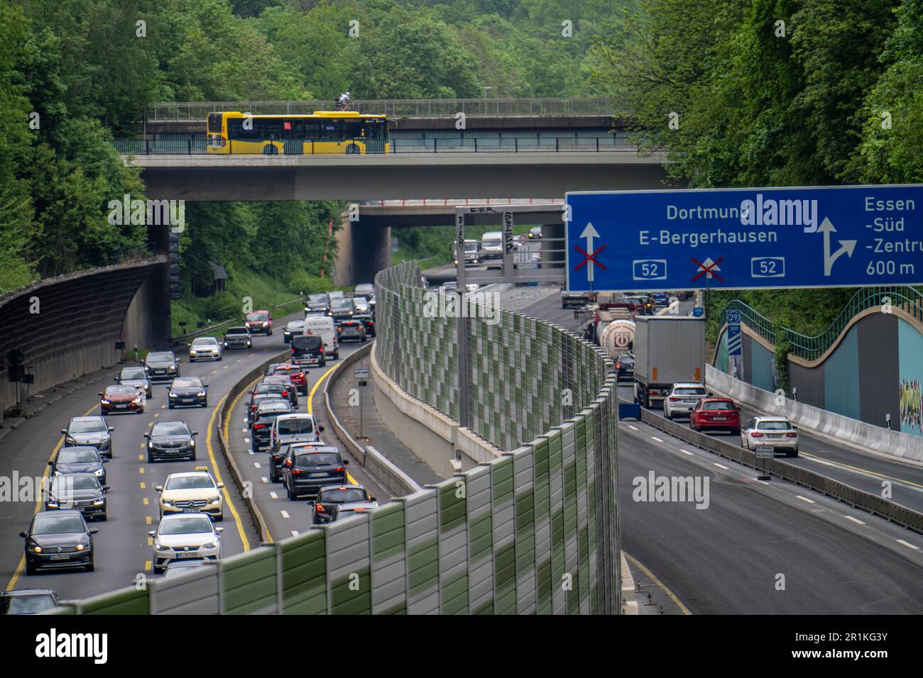 Motorway construction site on the A52 in Essen, basic renovation of the ...