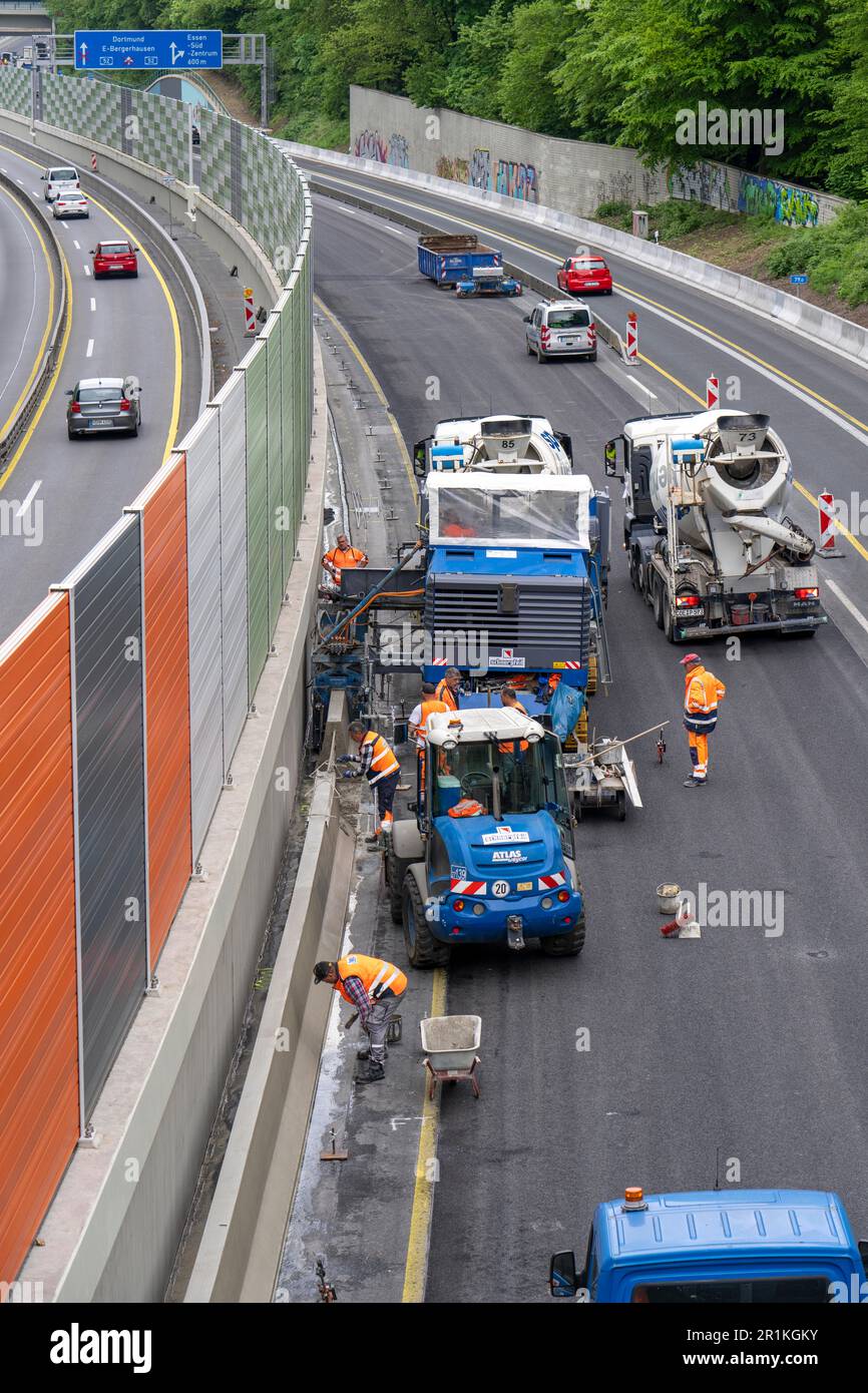 Motorway construction site on the A52 in Essen, basic renovation of ...