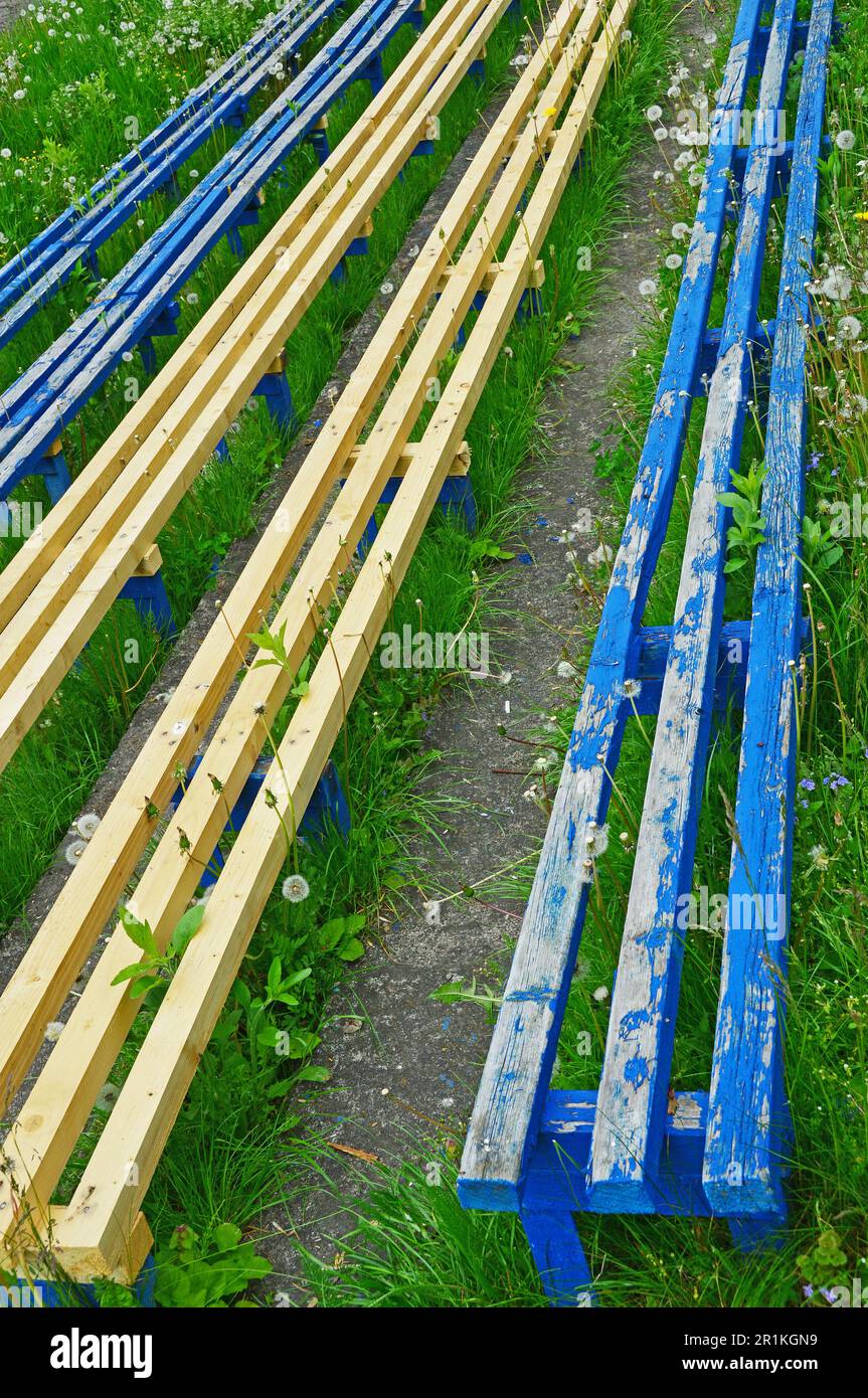 Five long wooden benches painted in two colors Stock Photo - Alamy