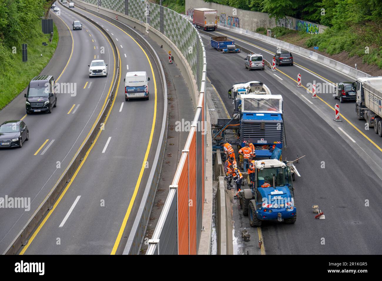 Motorway construction site on the A52 in Essen, basic renovation of ...