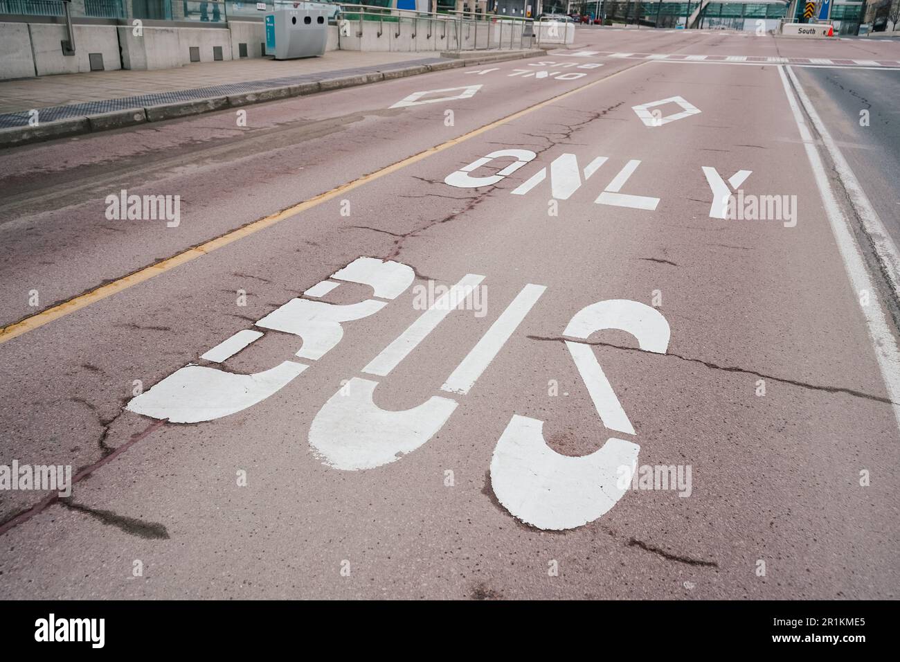 Bus only sign hi-res stock photography and images - Alamy