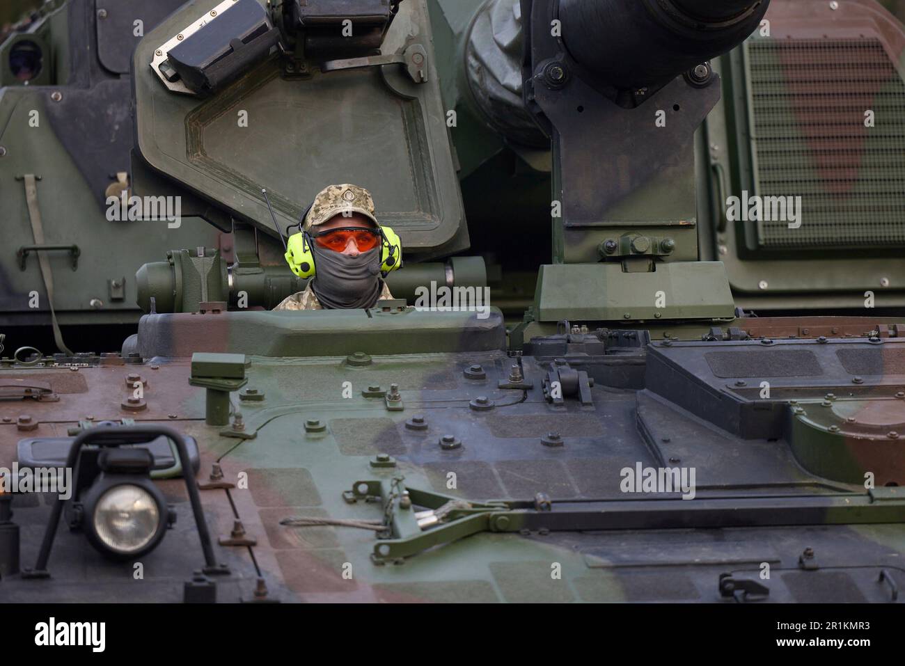 Aachen, Deutschland. 14th May, 2023. Bundeswehr soldier in a battle ...