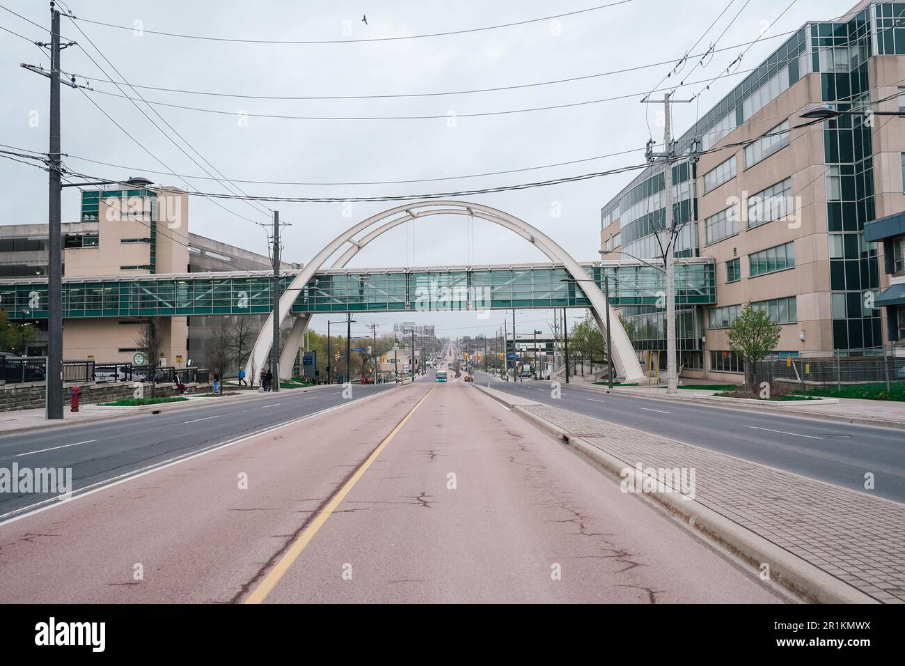 Connecting two buildings hi-res stock photography and images - Alamy