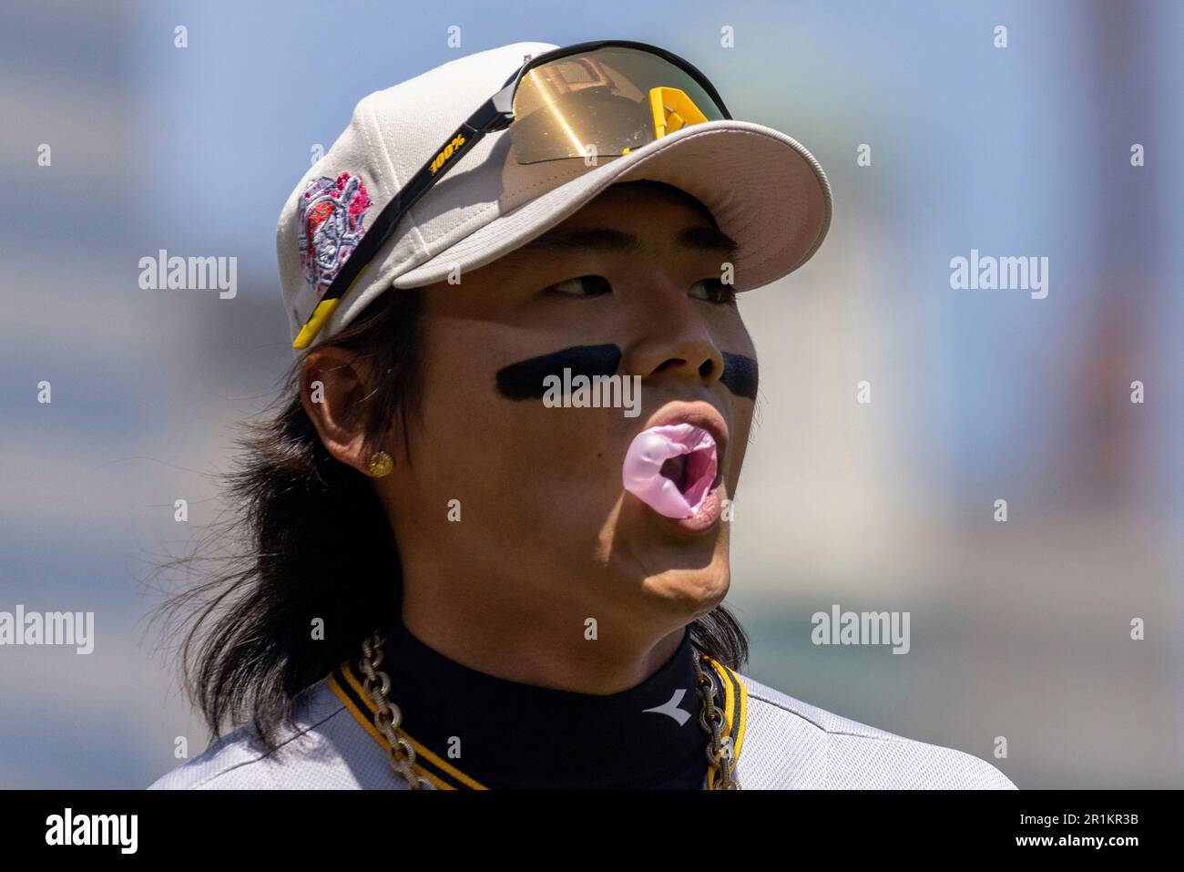Pittsburgh Pirates center fielder Ji Hwan Bae chews bubblegum before a ...
