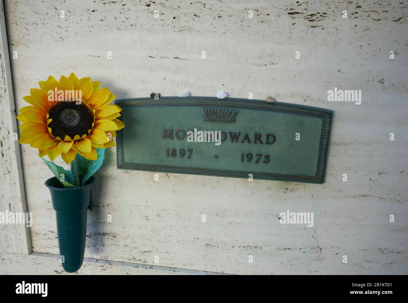 Moe Howard Grave Grave Spotlight Larry Fine