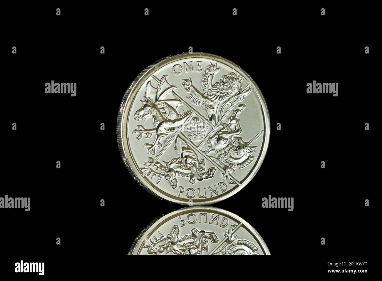 The last round one pound coin before the replacement with the new 12 ...