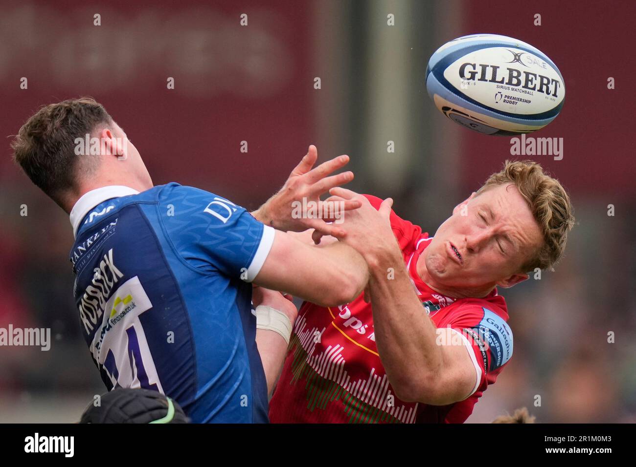 Tom Roebuck #14 of Sale Sharks competes for a high ball with Harry ...