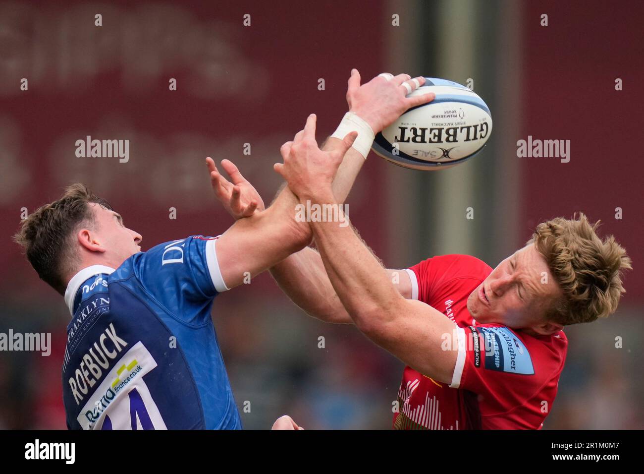 Tom Roebuck #14 of Sale Sharks competes for a high ball with Harry ...