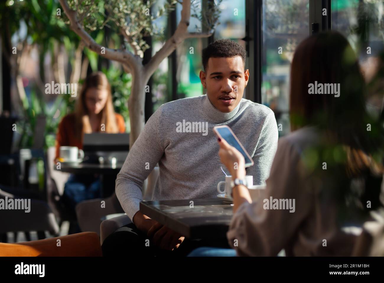 Two friends talking serious hi-res stock photography and images - Alamy