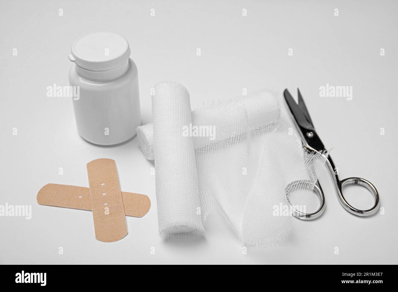 White bandage rolls medical hi-res stock photography and images - Alamy