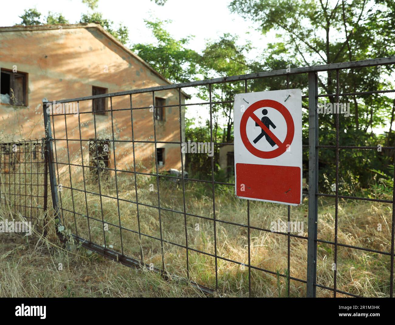 Sign Access forbidden all unauthorized persons with text in Italian ...