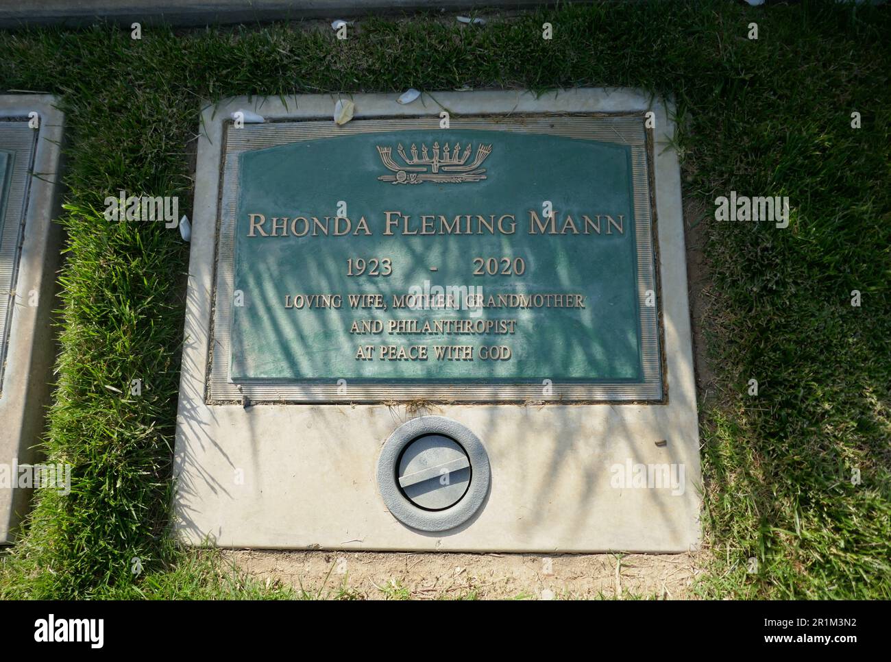 Los Angeles, California, USA 12th May 2023 Actress Rhonda Fleming Grave ...