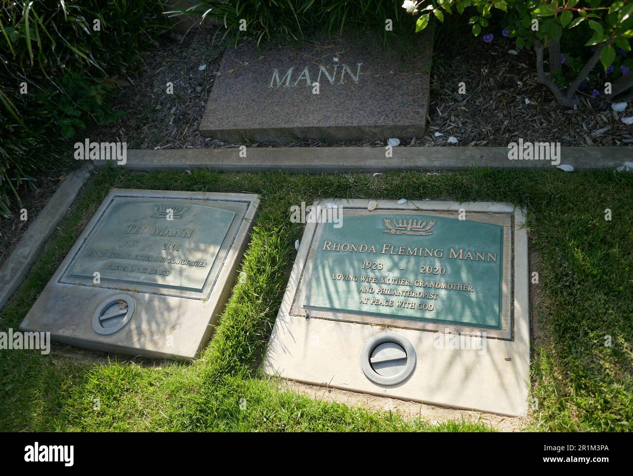 Los Angeles, California, USA 12th May 2023 Actress Rhonda Fleming Grave ...