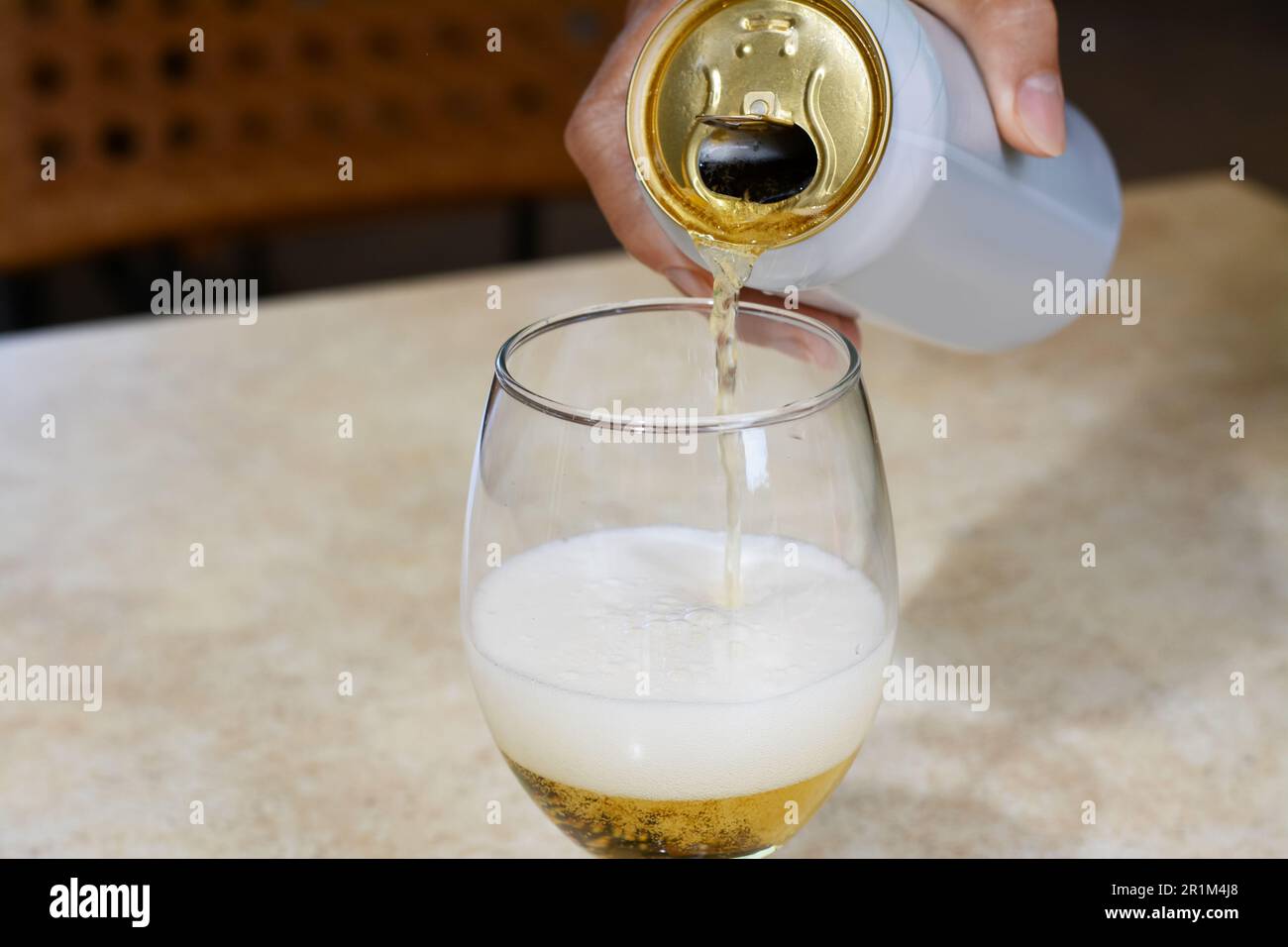 Beer pouring from can hi-res stock photography and images - Alamy