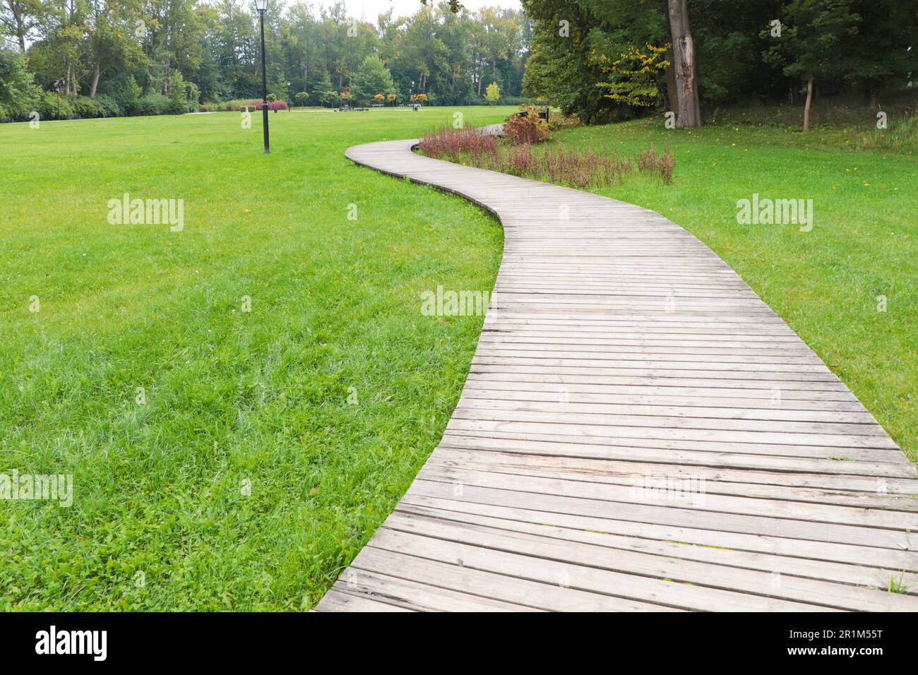 Beautiful public city park with pathway and green grass Stock Photo - Alamy