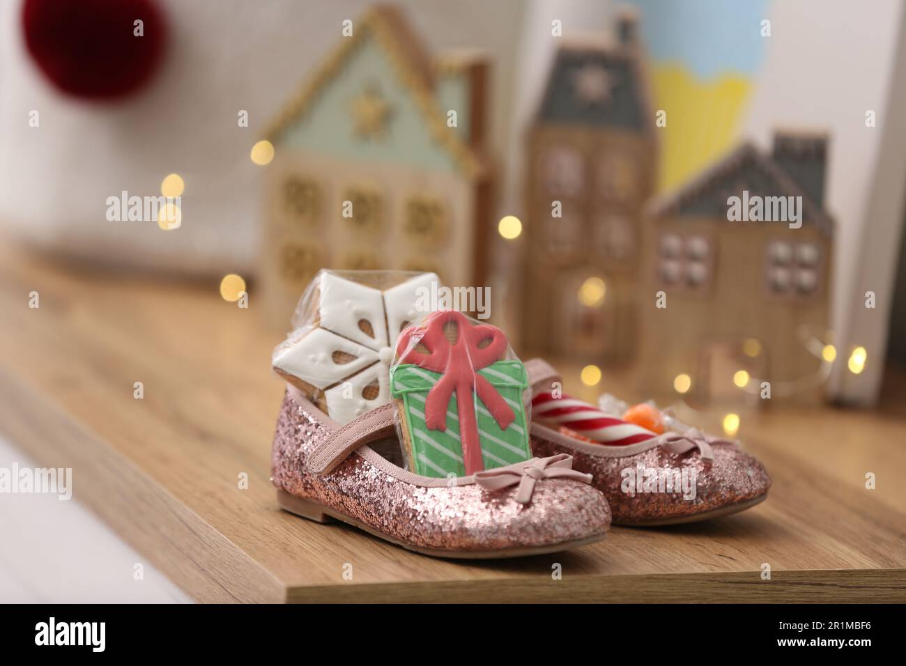 Wooden shoes st nicholas day hi-res stock photography and images - Alamy