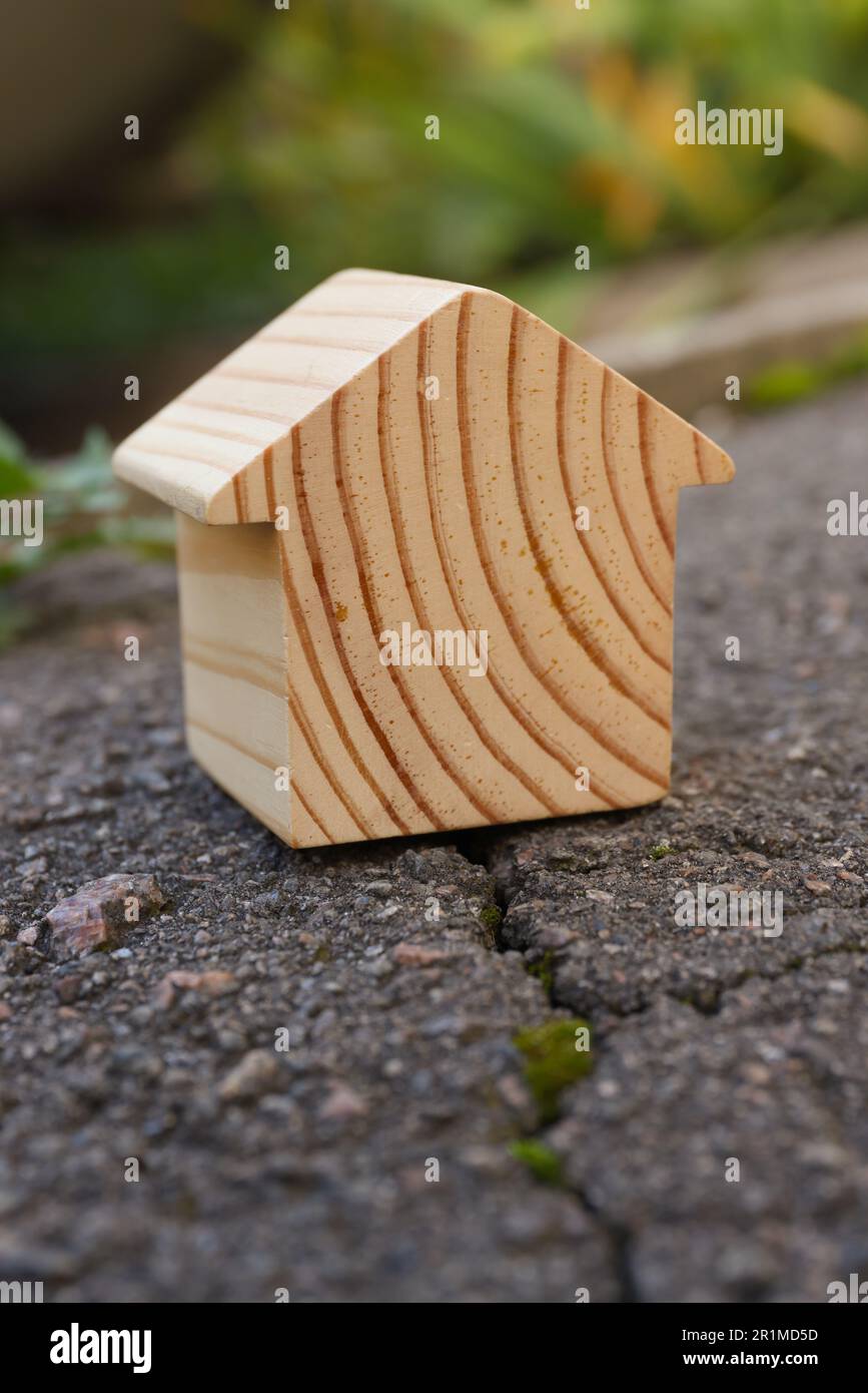 Wooden house model on cracked asphalt. Earthquake disaster Stock Photo ...