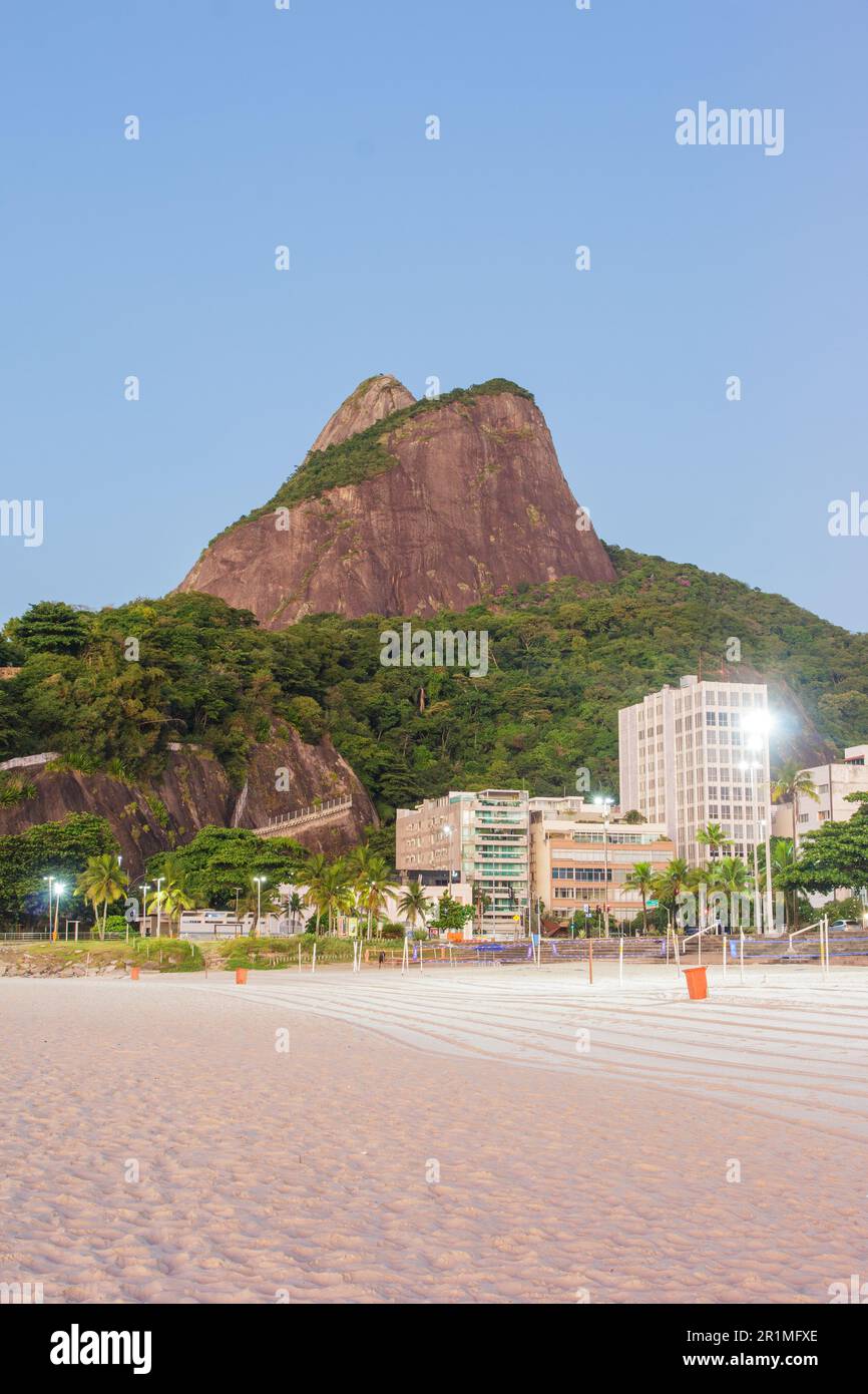 Rio janeiro dois irmaos hiking hi-res stock photography and images - Alamy
