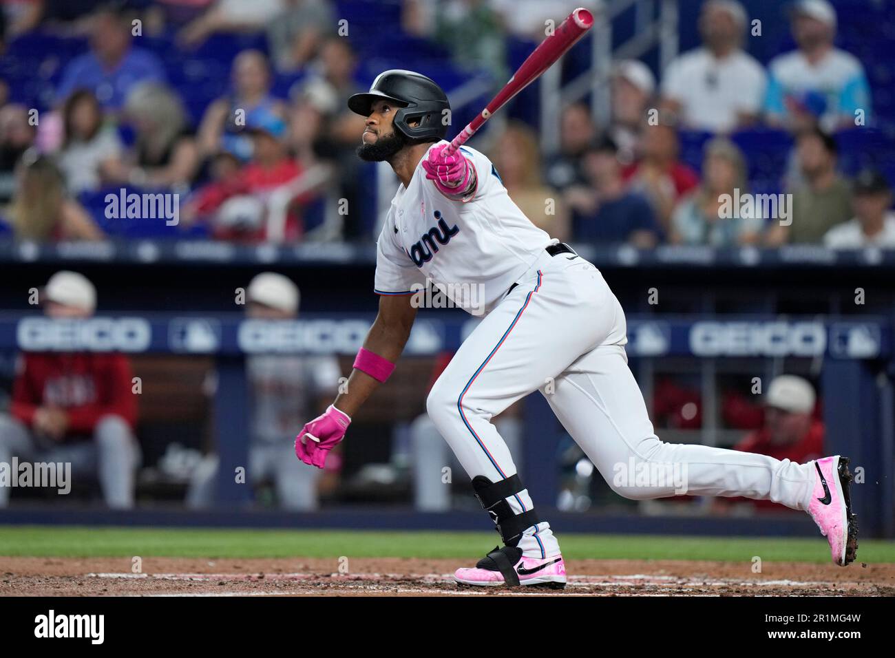 Miami Marlins' Bryan De La Cruz bats during the fourth inning of a ...