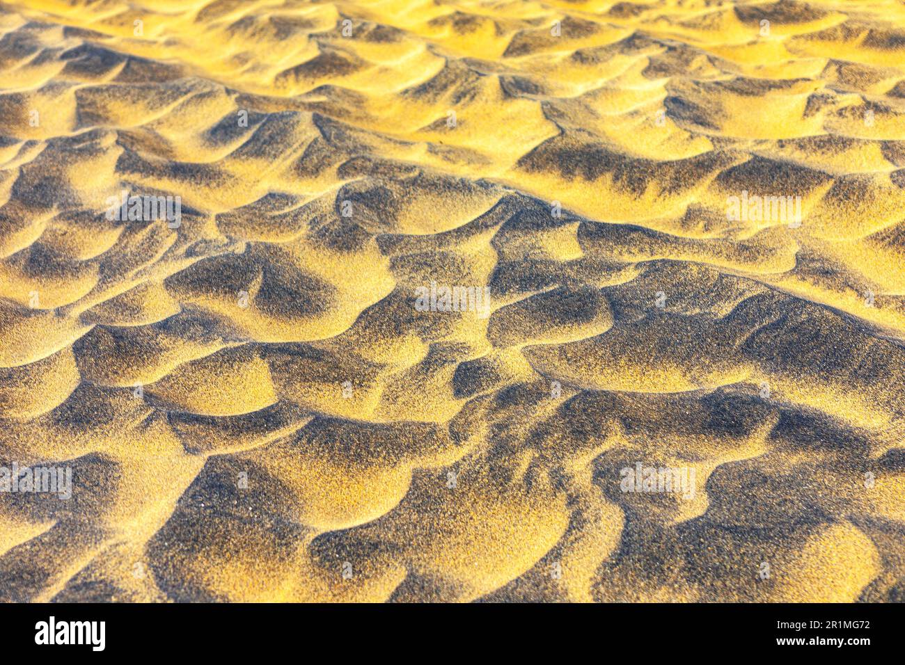 Golden sand dune landscape . Sandy waves pattern Stock Photo - Alamy