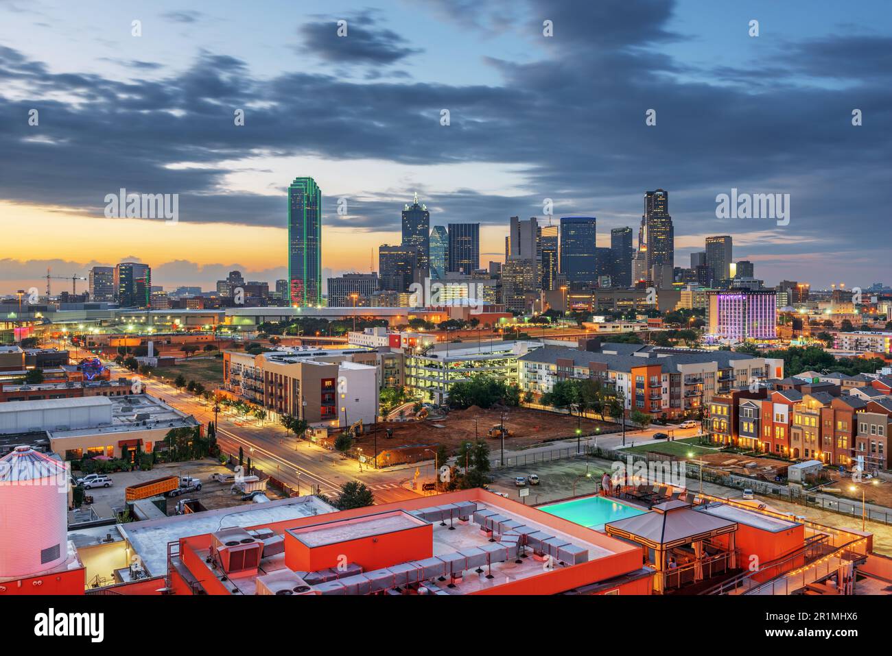 Dallas, Texas, USA downtown city skyline at dusk Stock Photo - Alamy