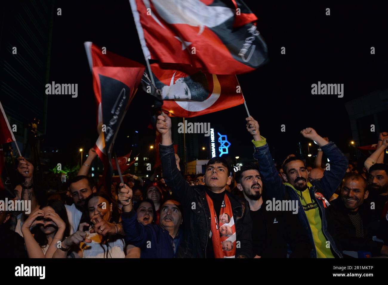 (230515) -- ANKARA, May 15, 2023 (Xinhua) -- Supporters of the main ...