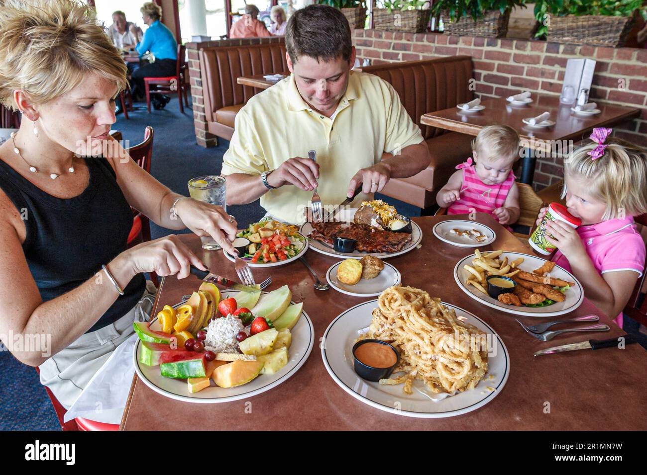 Sevierville Tennessee,Damon's Restaurant dining,family families mother ...