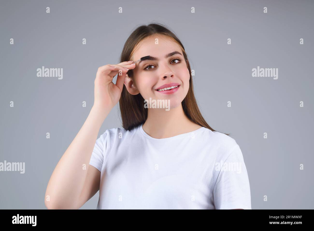 Perfect eyebrows. Natural beauty brows. Eyebrows coloring and ...