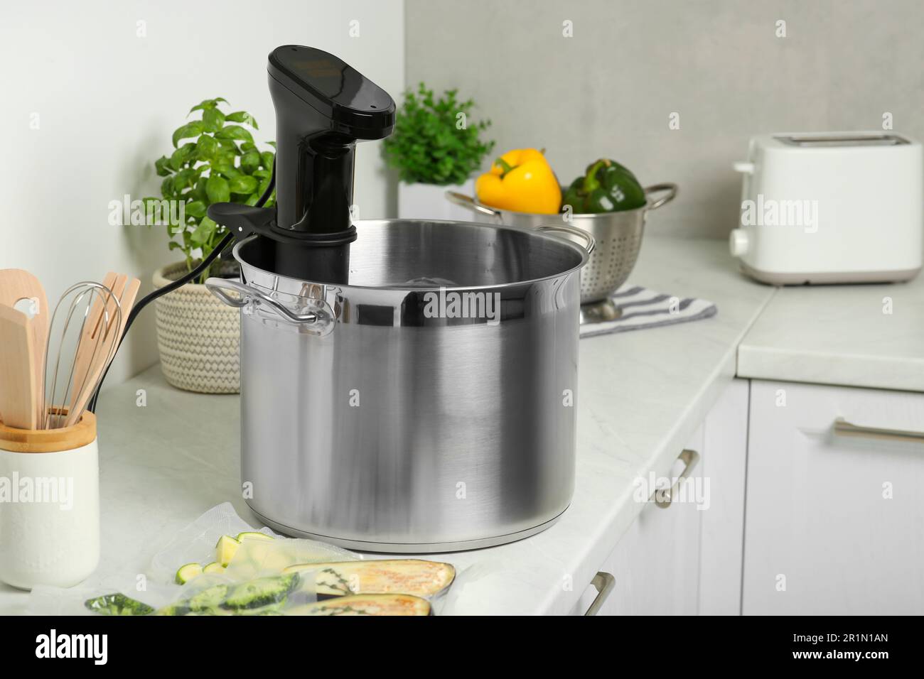 Sous vide immersion circulator hi-res stock photography and images - Alamy