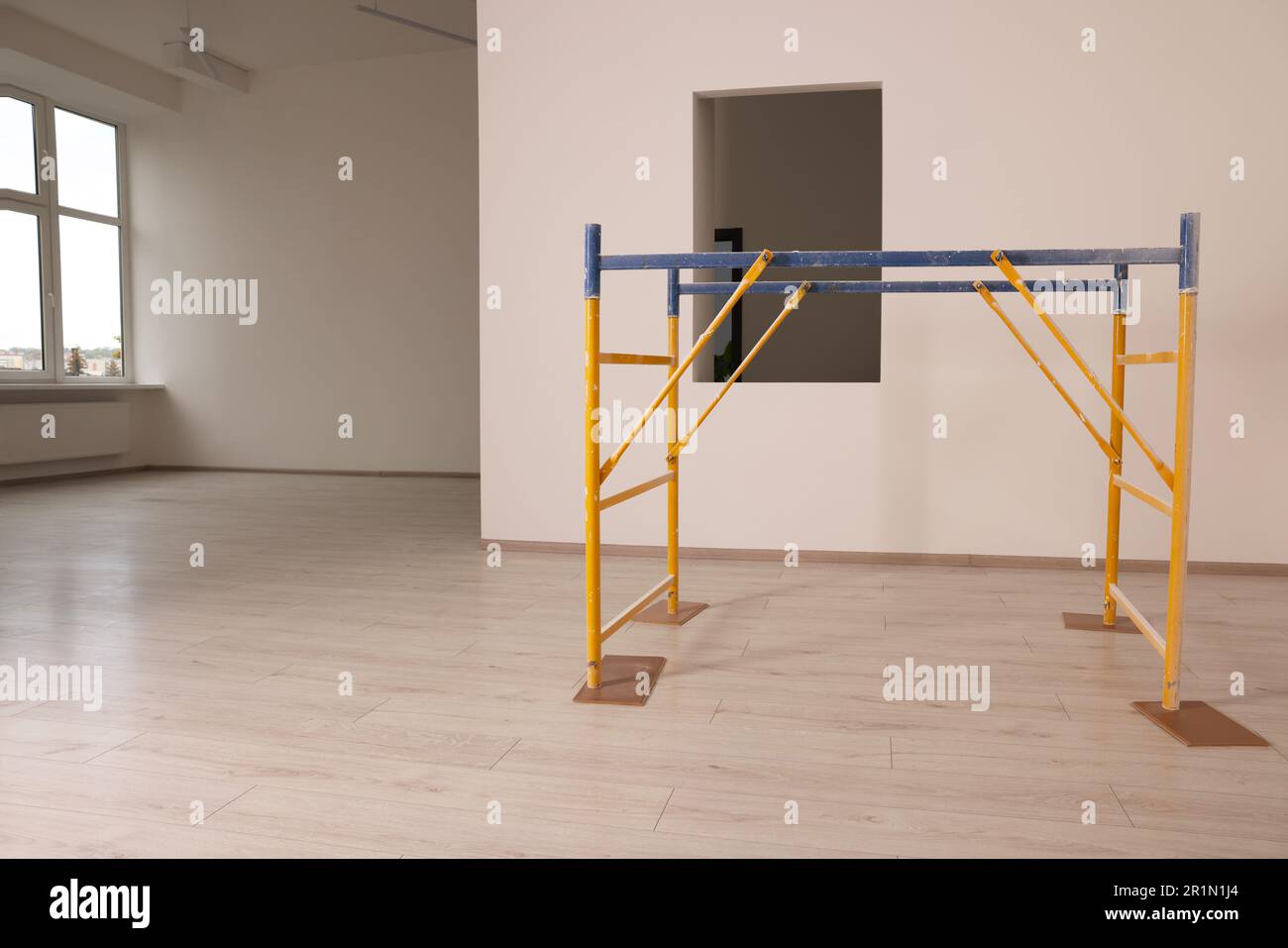 Professional construction scaffold in empty renovated room Stock Photo - Alamy