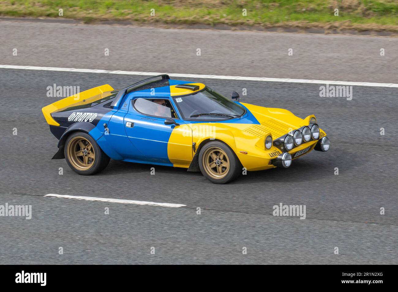1980 80 eighties Yellow Blue Lancia Stratos HF Hawk rally car ...