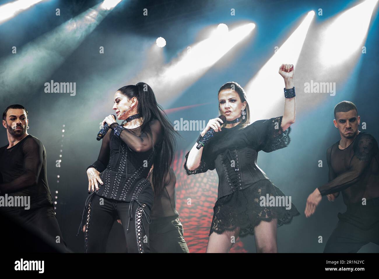 Paola Iezzi and Chiara Iezzi Stock Photo - Alamy