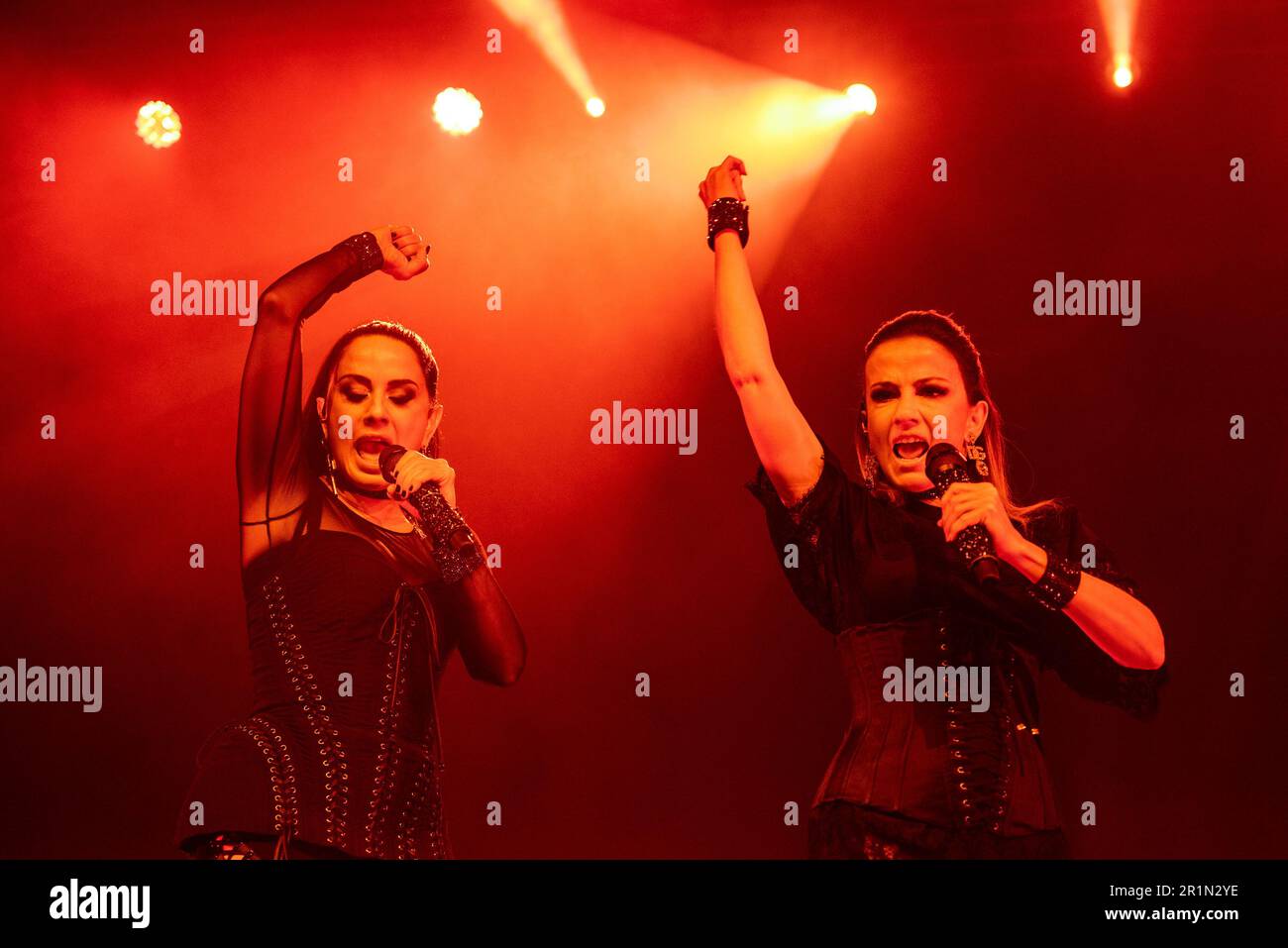 Paola Iezzi and Chiara Iezzi Stock Photo - Alamy