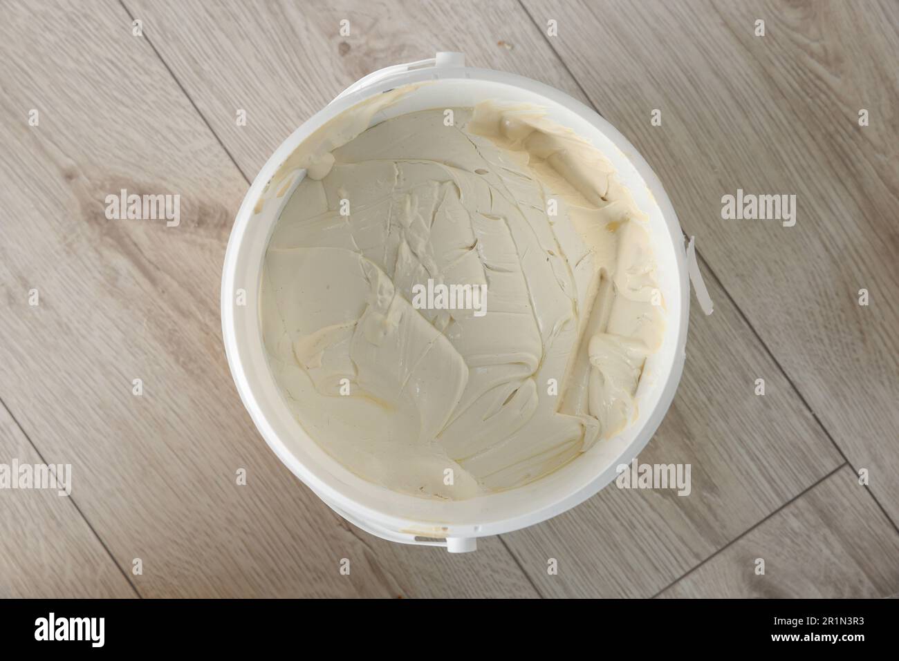 Bucket of plaster hi-res stock photography and images - Alamy