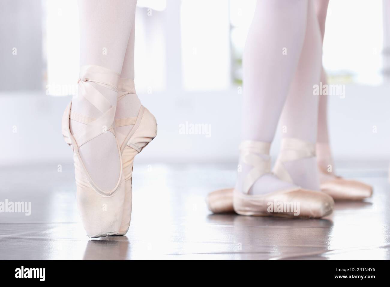 Zoom ballet class hi-res stock photography and images - Alamy