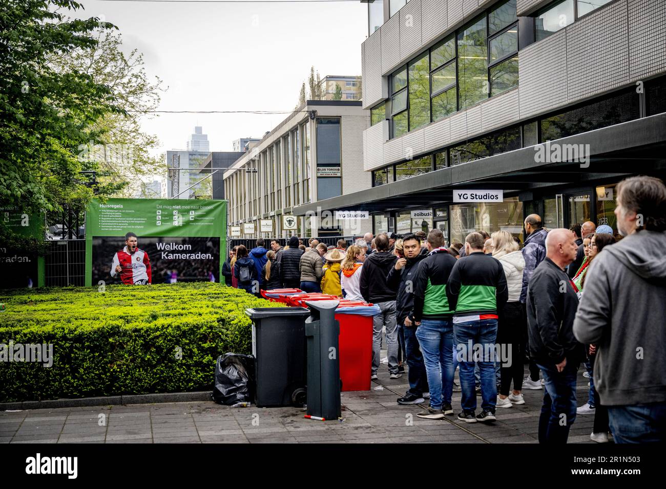 ROTTERDAM - Football fans are queuing up for Feyenoord's homage. The ...