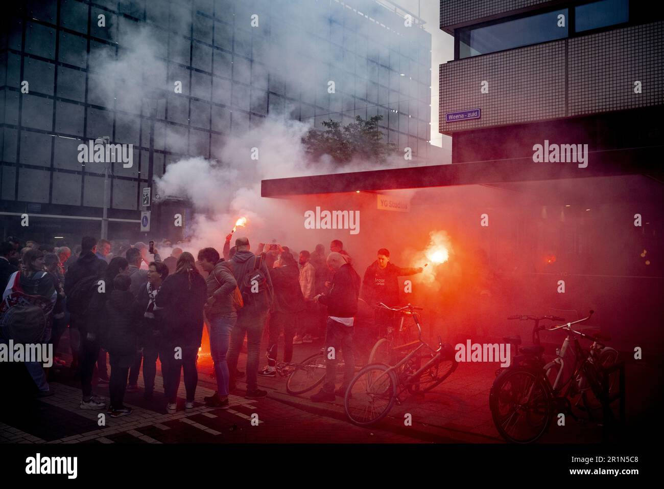 ROTTERDAM - Football fans are queuing up for Feyenoord's homage. The ...