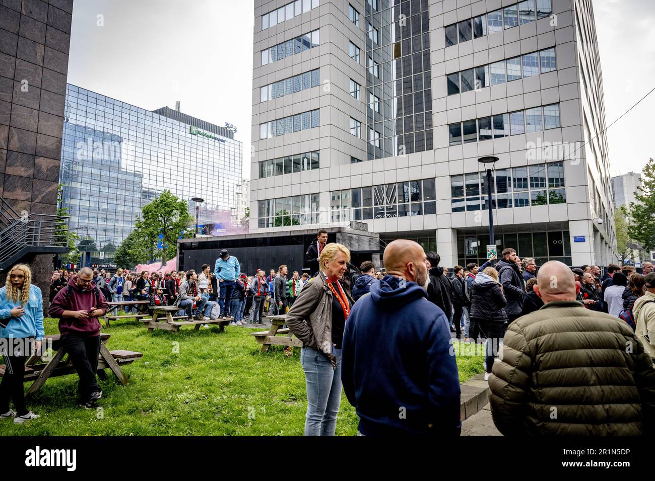 ROTTERDAM - Football fans are queuing up for Feyenoord's homage. The ...