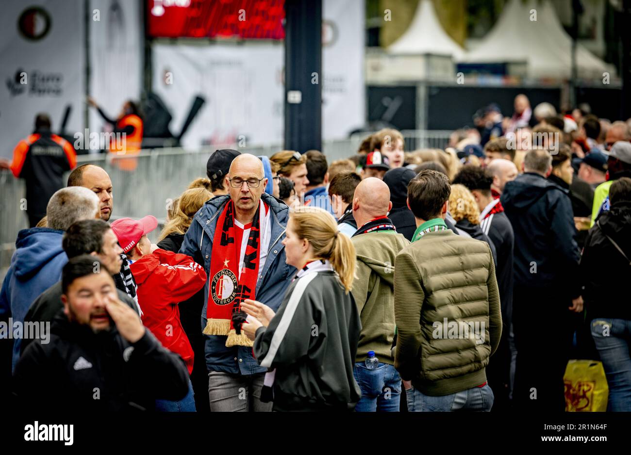 ROTTERDAM - Football fans are already standing in front of the balcony ...