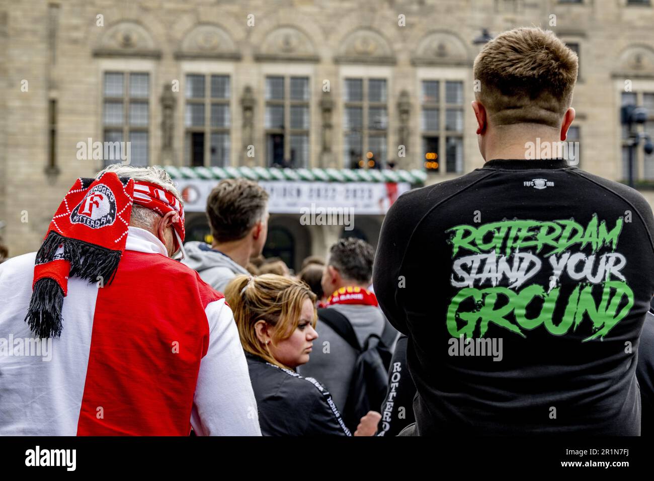 ROTTERDAM - Football fans are already standing in front of the balcony ...