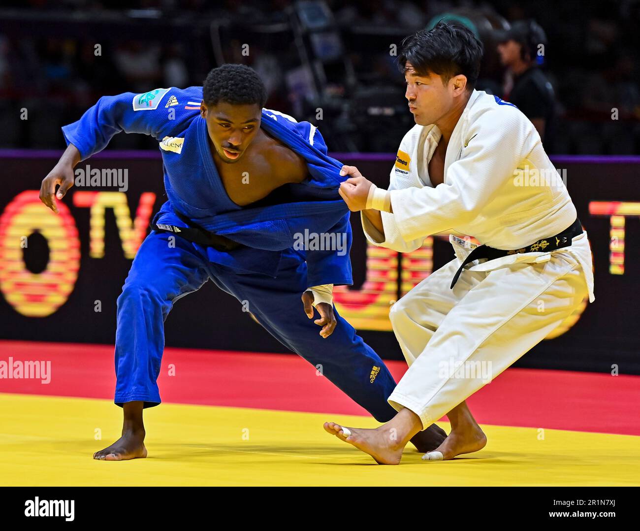 Doha. 14th May, 2023. Hashimoto Soichi (R) of Japan competes against ...