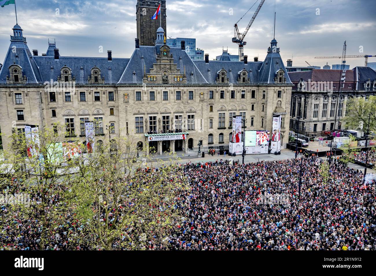 ROTTERDAM - Football fans are already standing in front of the balcony ...