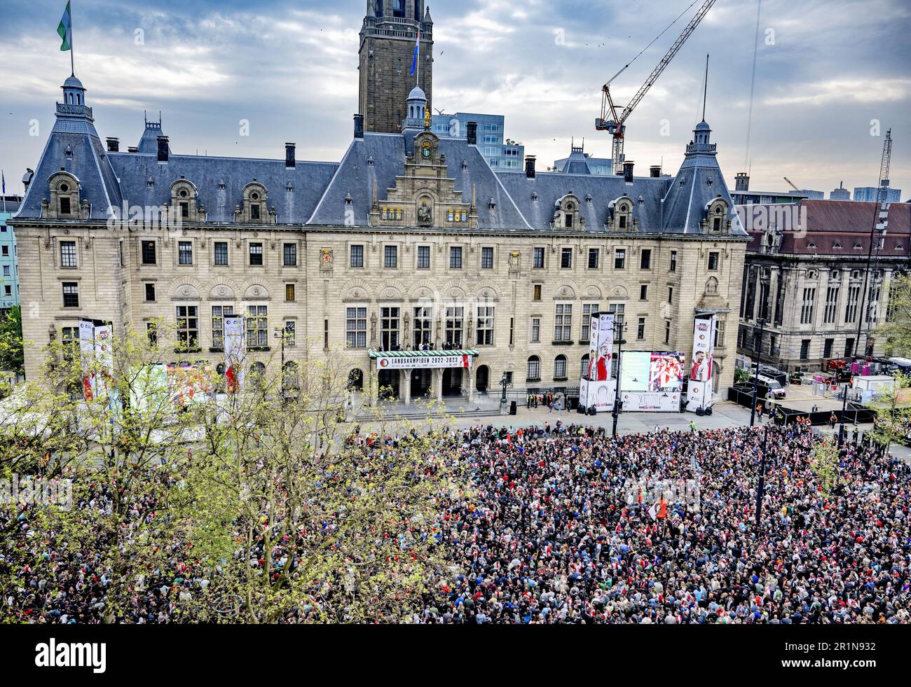 ROTTERDAM - Football fans are already standing in front of the balcony ...